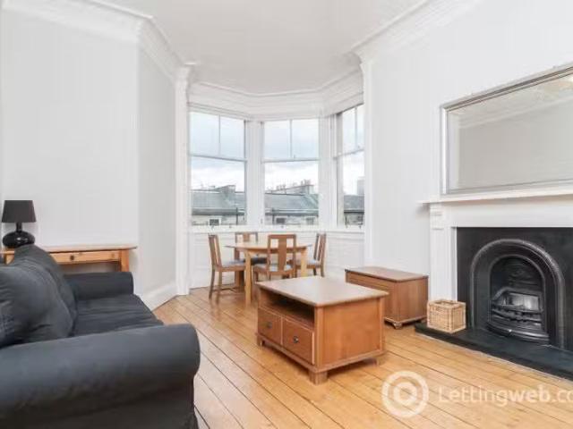 Charming 1 BR Property to rent in Lochrin Place, Edinburgh, EH3