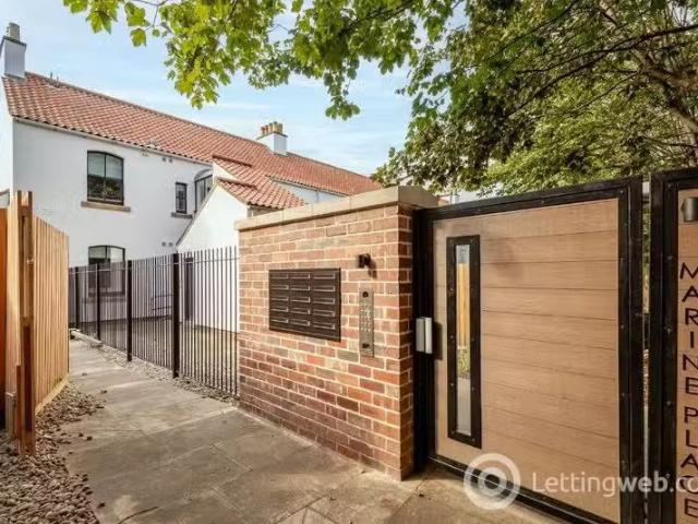 Charming 1 BR Property to rent in Marine Place, Student Accomm.