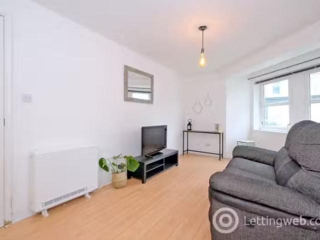 Just in! 1 BR Property to rent in Nelson Court, City Centre, A.