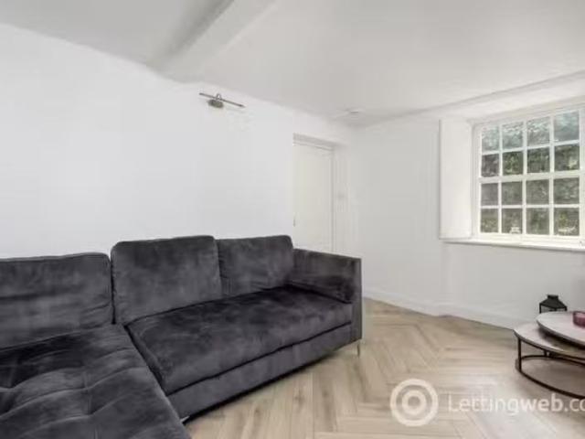 Nice 1 BR Property to rent in North East Cumberland Lane, Stoc.