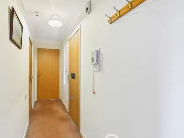 Rental! 1 BR Property to rent in Queens Court, Blackhall, Edin.