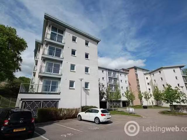 For Rent! 1 BR Property to rent in Queens Crescent, West End.