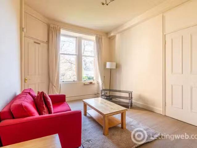 Cozy 1 BR Property to rent in SPRINGVALLEY TERRACE, Edinburgh.