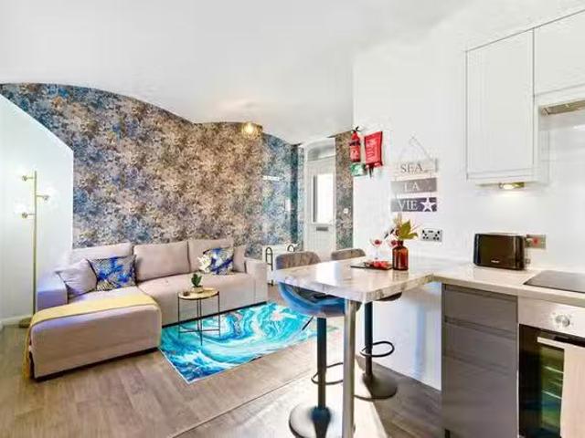 Cozy 1 BR Queens Road