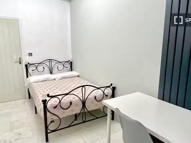 Unique 1 BR Room for rent in 6 bedroom house in Camden, London