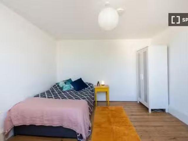 Charming 1 BR Room in 6 bedroom flat for rent in Hillrise, Lon.