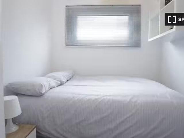 Deal! 1 BR Room in a shared 4 bedroom apartment in London
