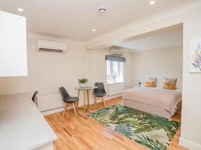 Rental! 1 BR Regency Square, Brighton