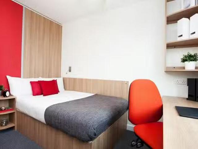Just in! 1 BR Wellington Lodge, London Classic En Suite