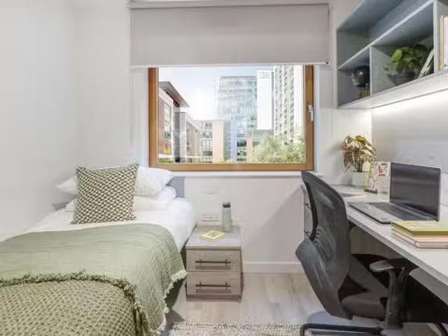 Just in! 1 BR The Paragon Standard Ensuite