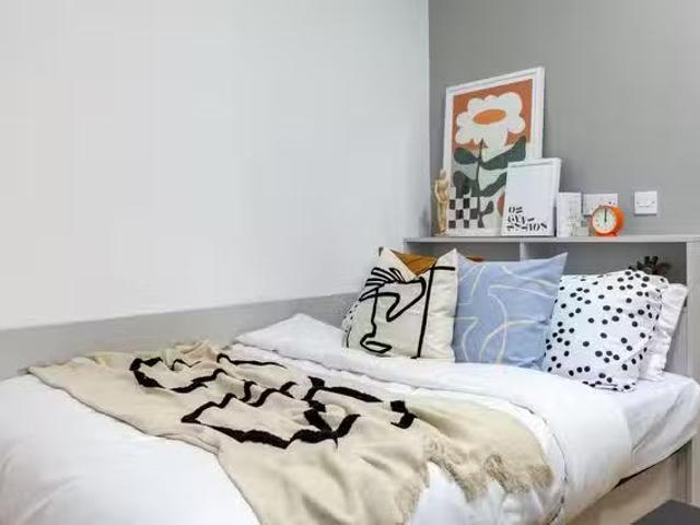 Just in! 1 BR The Waterways Bronze En Suite