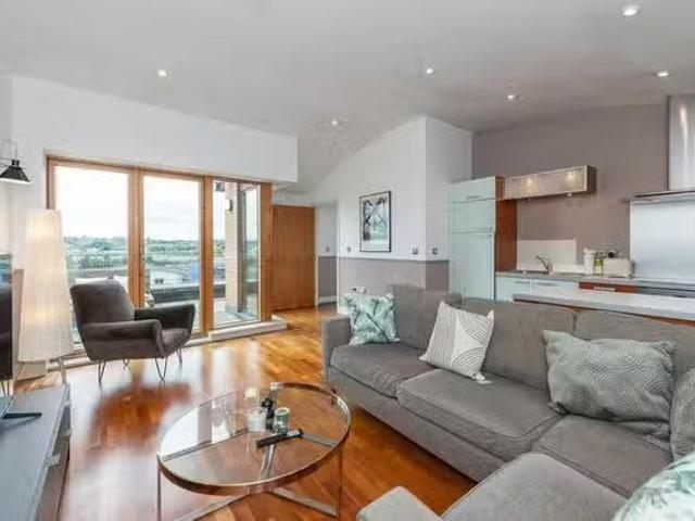 Nice 1 BR Thorn Lane