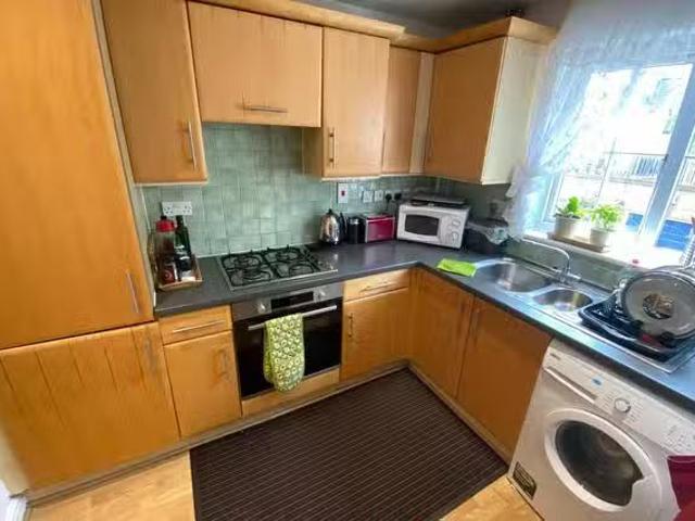 Cheap 1 BR Tilson Close, London
