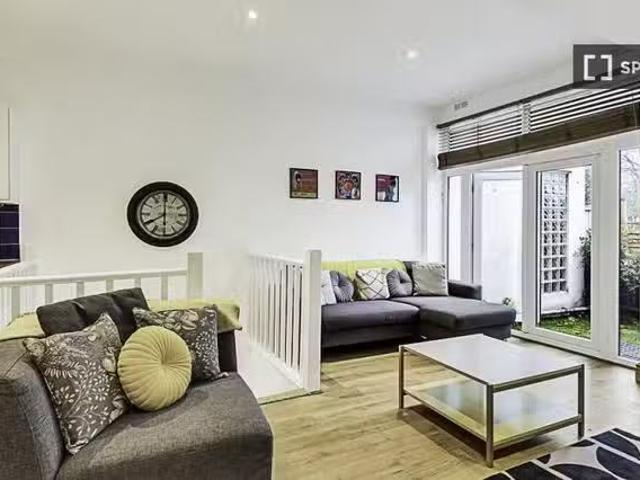 For Rent! 1 BR Urban Bliss: 2 Bed property with Garden