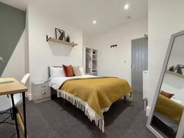 Cozy 1 Room 45 Monks Road 6 Bedroom House