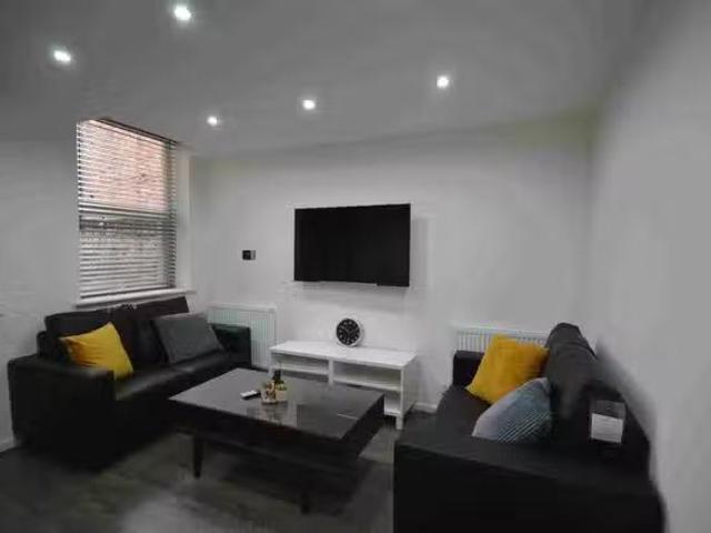 Deal! 1 Room 4a Lawrence Road, L15 9 Beds 0 Baths