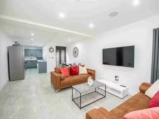 Unique 1 Room 53 Thornycroft Road, L15 6 Beds 3 Baths