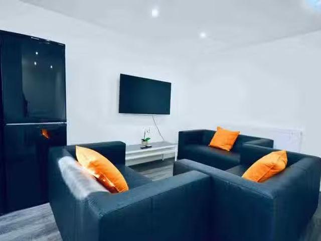 Nice 1 Room 16 Grosvenor Road, L15 5 Beds 2 Baths