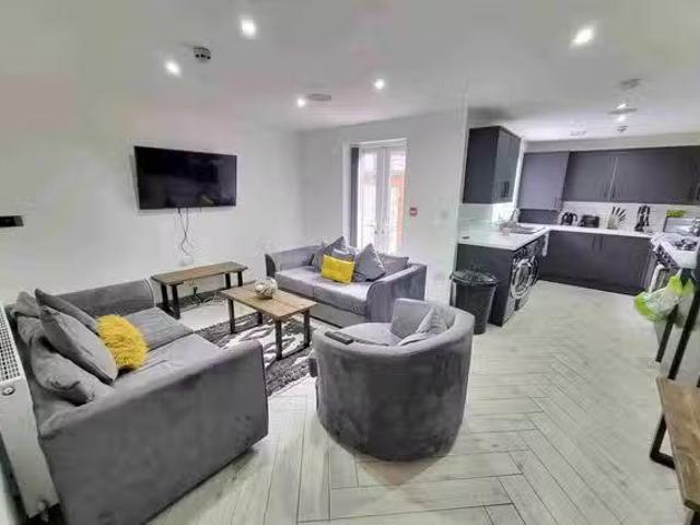 For Rent! 1 Room 174 Alderson Road, L15 7 Beds 3 Baths