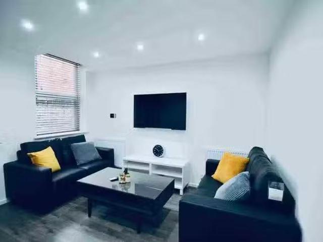 Charming 1 Room 176 Alderson Road, L15 6 Beds 6 Baths
