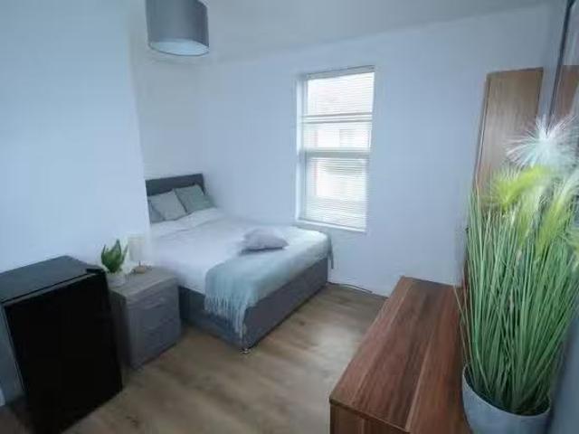 Unique 1 Room 22 Dixon Street 5 Bed 1 Bath