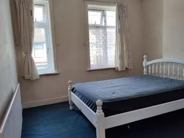 Charming 1 Room 26 st Agathas Road single bed