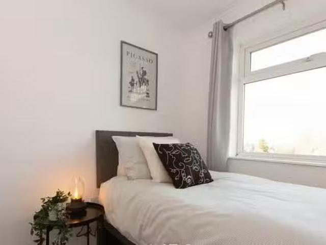 Rental! 1 Room The Willow House 3 bedrooms 1.5 bathrooms