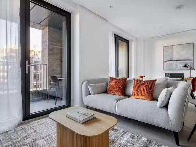 Nice 1 Room Dispatch House, Postmark Paragon Square, London Bo.