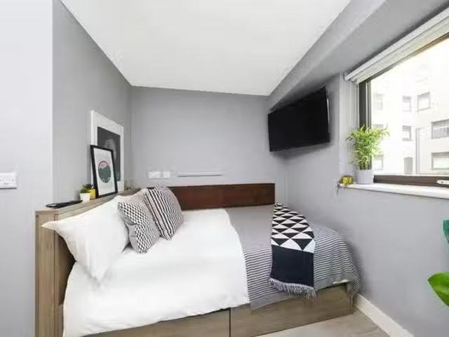 Charming 1 Room Nova, Nottingham 6 Bed Ensuite
