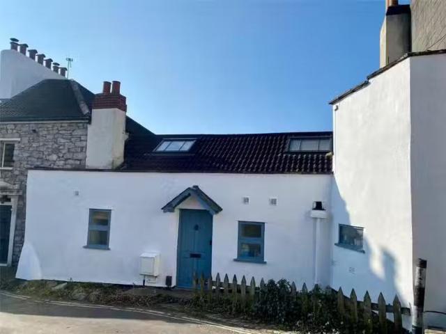 Just in! 2 BA 3 bedroom maisonette for rent in Wesley Place, C.