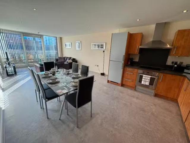 Just in! 2 BA 3 bedroom apartment for rent in The Glasshouse.