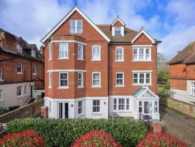 Deal! 2 BA 3 bedroom apartment for rent in Grange Road, Eastbo.