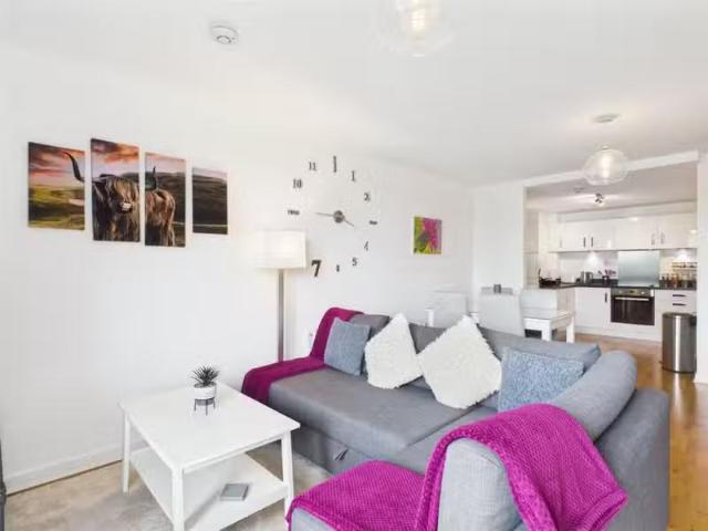Cozy 2 BA 3 bedroom apartment for rent in Lochend Butterfly Wa.