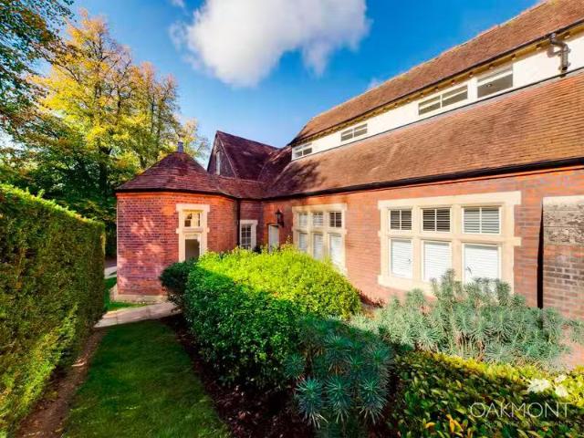 Cozy 2 BA 3 bedroom apartment for rent in Myers Court, The Gal.