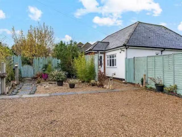 New 2 BA 3 bedroom detached bungalow for rent in Ash Road, Har.