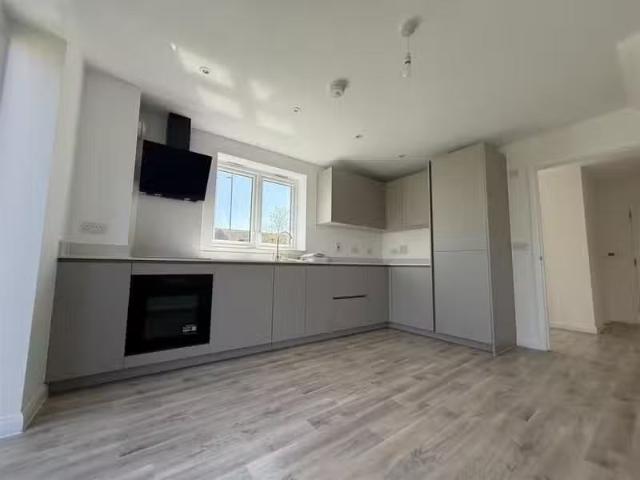 For Rent! 2 BA 3 bedroom detached house for rent in Beaulieu.