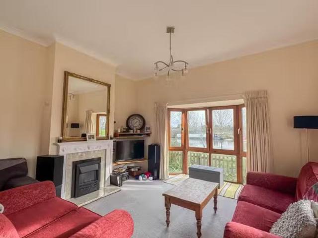 For Rent! 2 BA 3 bedroom detached house for rent in Fen Road.