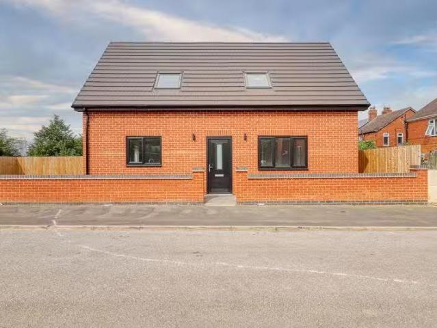 Charming 2 BA 3 bedroom detached house for rent in Reginald Ro.