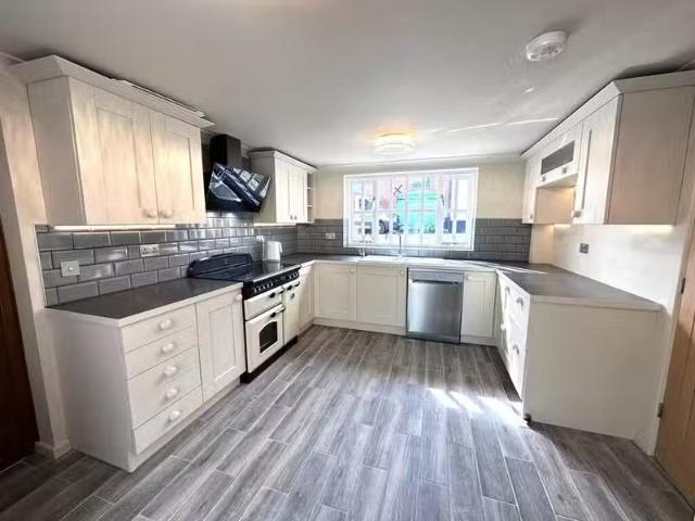 For Rent! 2 BA 3 bedroom detached house for rent in Suffolk, I.