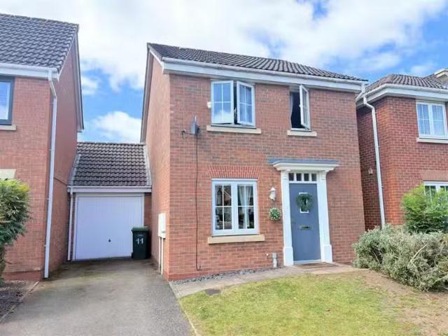 Deal! 2 BA 3 bedroom detached house for rent in Tinsley Avenue.