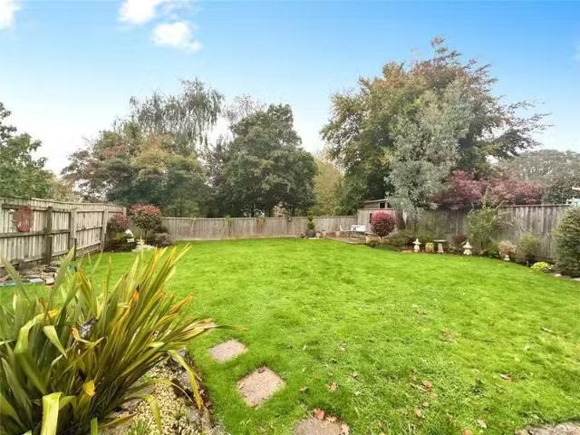 Rental! 2 BA 3 bedroom Detached House to rent, Orchard Close.
