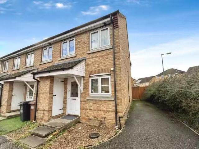 Rental! 2 BA 3 bedroom end of terrace house for rent in Thistl.