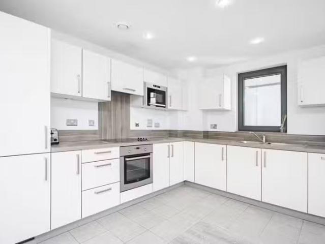 Rental! 2 BA 3 bedroom flat for rent in Dalston Square, Dalsto.