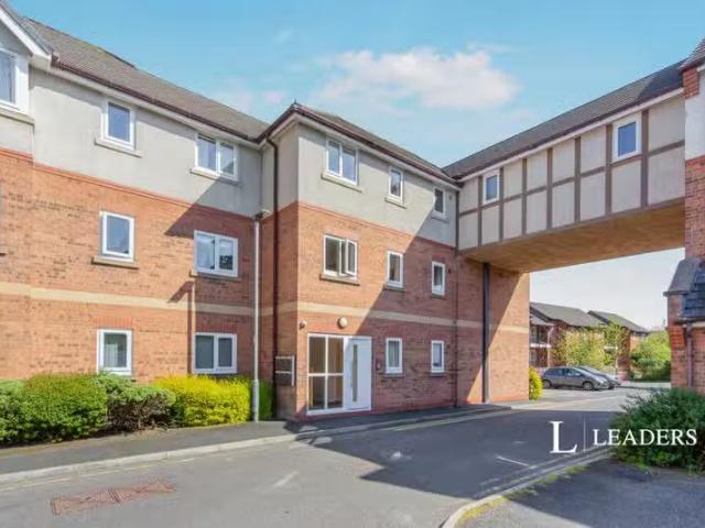 Cheap 2 BA 3 bedroom flat for rent in Duchess Place, CH2