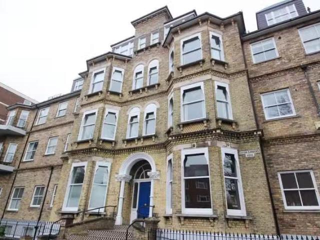 Rental! 2 BA 3 bedroom flat for rent in Eaton Gardens, HOVE, BN3