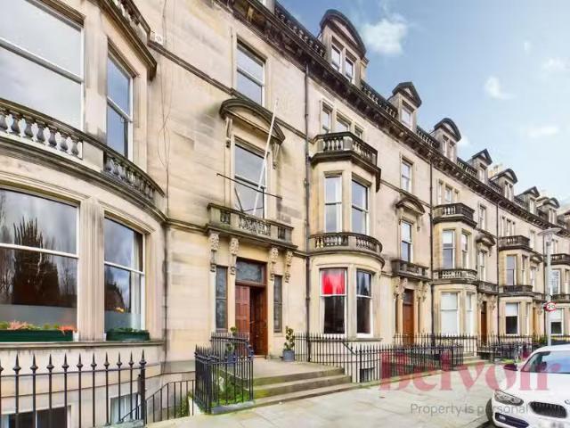Cheap 2 BA 3 bedroom flat for rent in Eglinton Crescent, West.