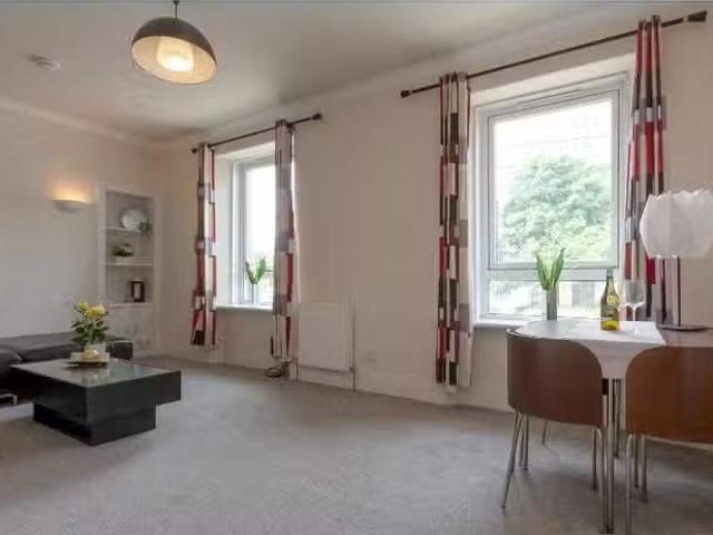 Unique 2 BA 3 bedroom flat for rent in King Street, Aberdeen.