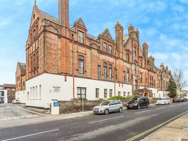 Rental! 2 BA 3 bedroom Flat to rent, Lawrence Road, Southsea.