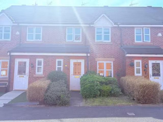 Deal! 2 BA 3 bedroom house for rent in Kingsbury Close, BL8