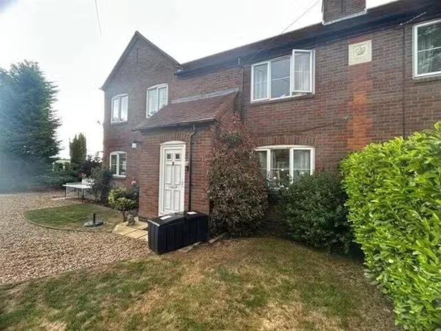 Deal! 2 BA 3 bedroom house for rent in Redbourn Road, St Alban.